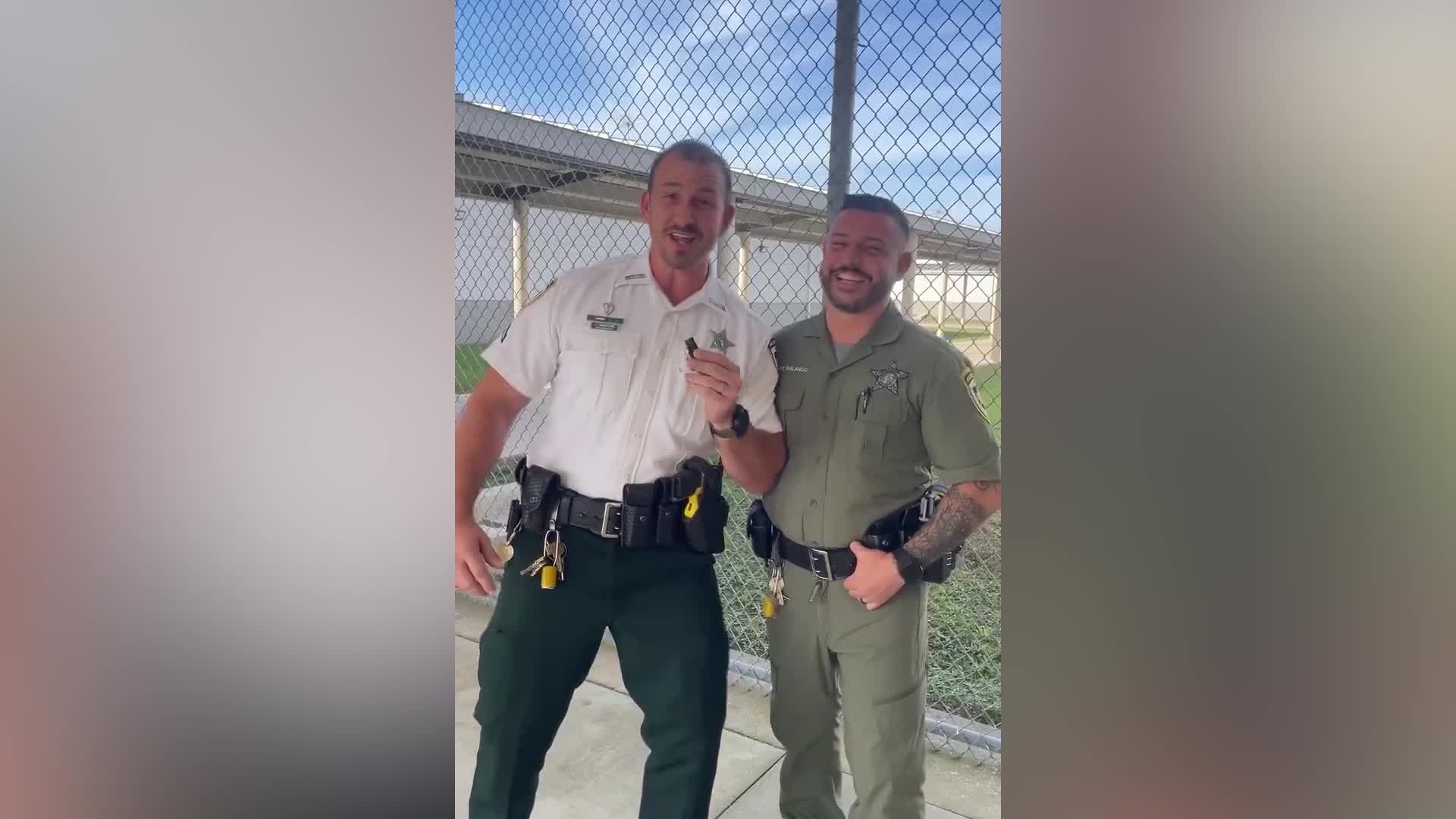 HCSO singing Jingle Bells – WFLA