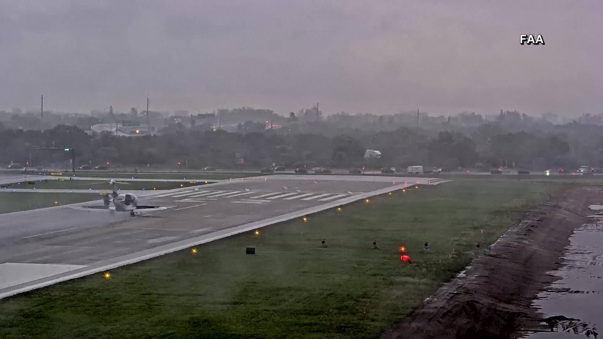 Safety system stops jet from sliding off Florida runway – WFLA