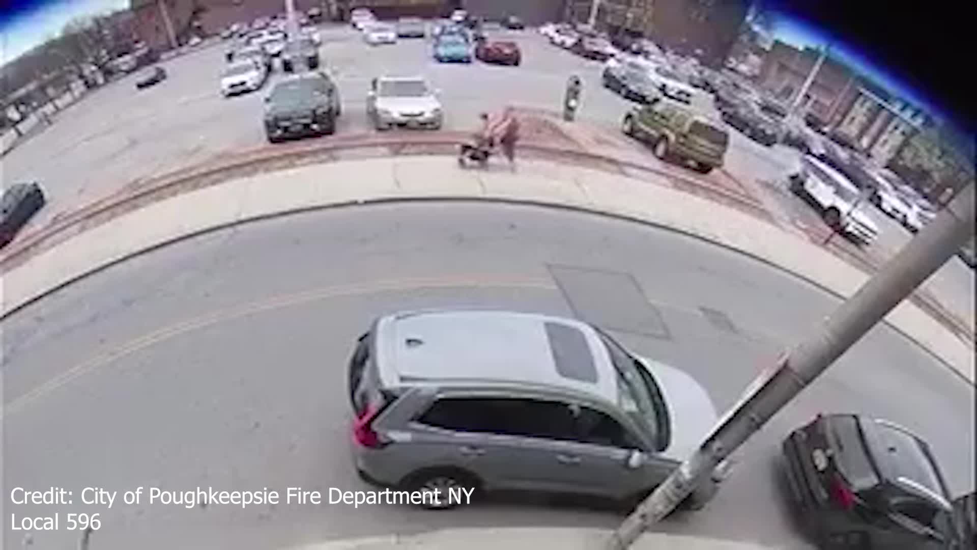 Manhole explodes narrowly missing 3 walking passed – WBTW