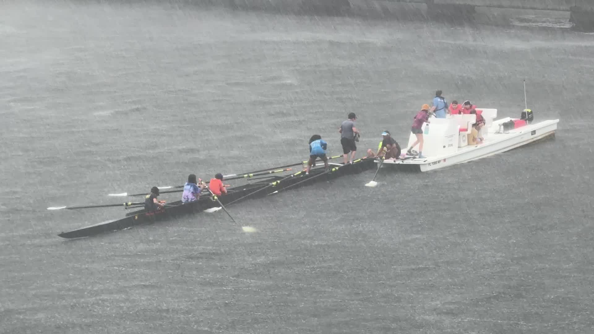 Rowers abandon boat during storm in downtown Tampa – WFLA