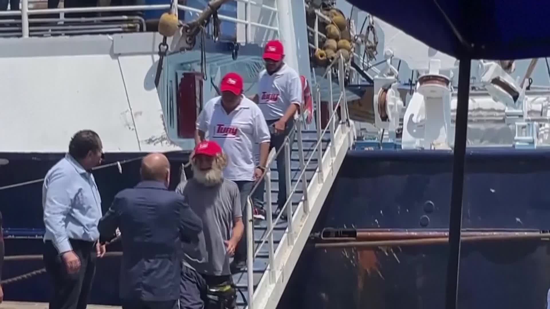 Rescued Australian sailor and dog arrive in Mexico – WFLA