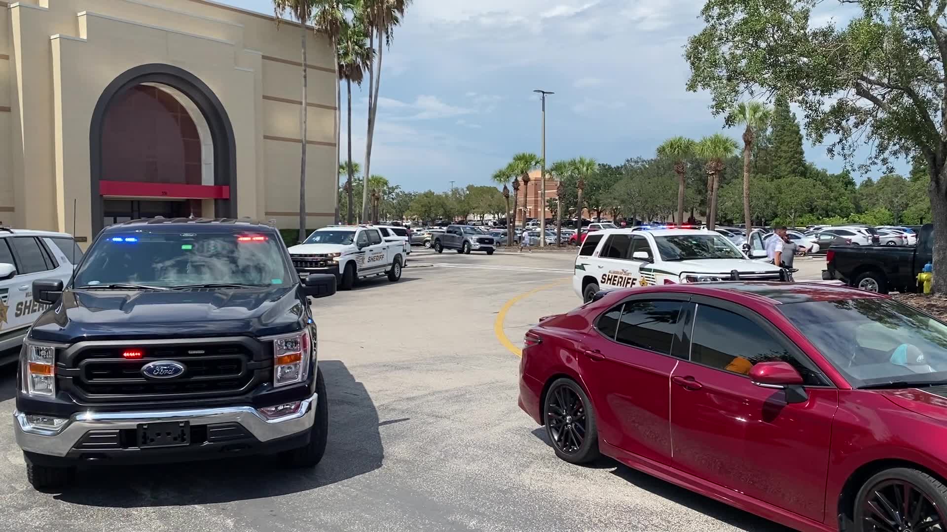 Shooting at Brandon Mall – WFLA