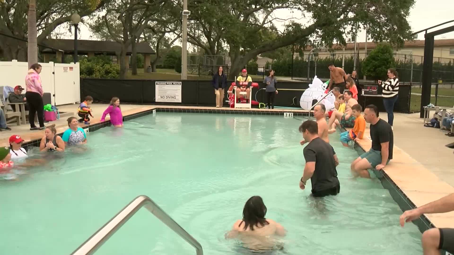 Clearwater Polar Plunge brings out dozens of brave community members ...
