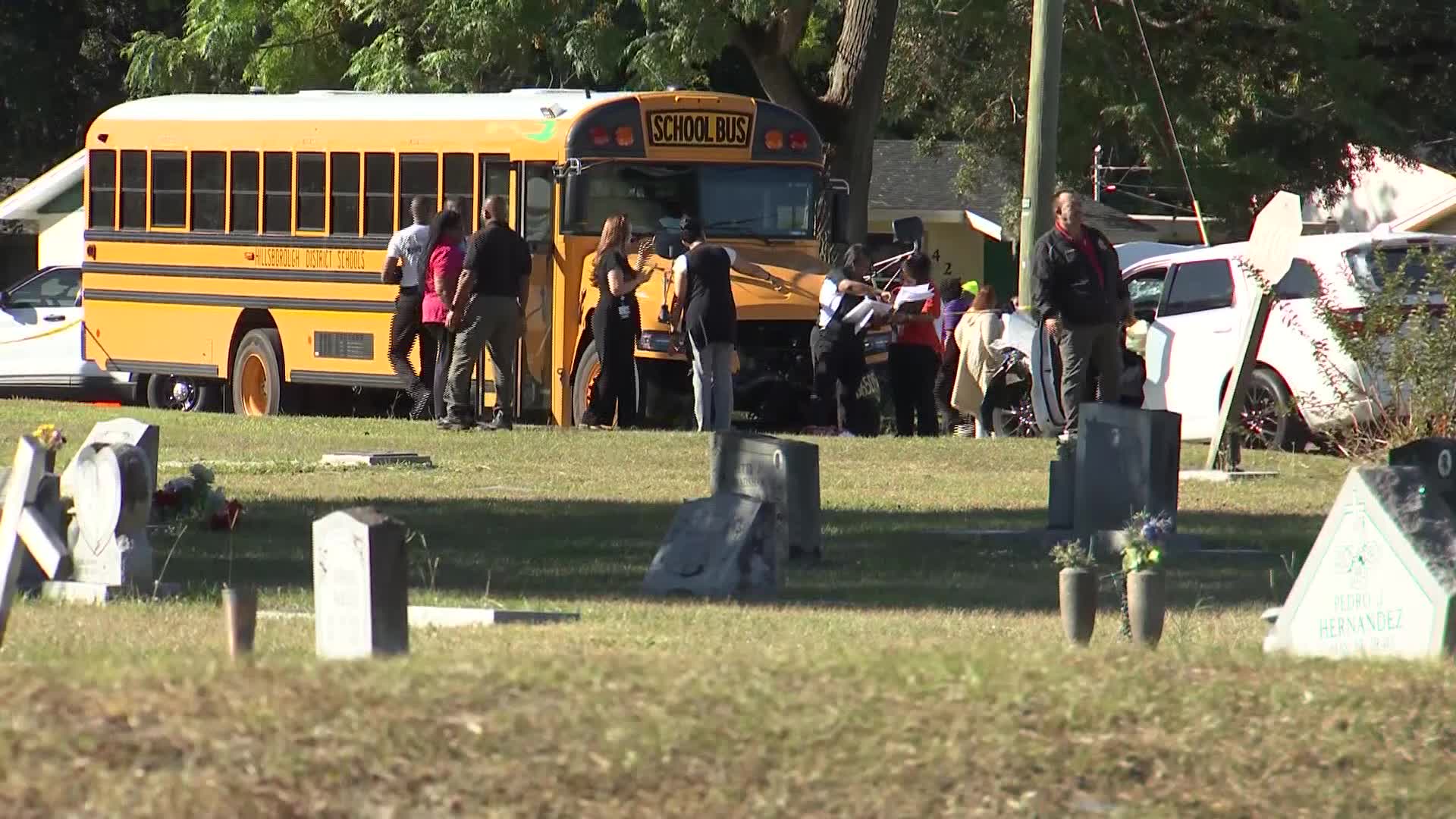 2 drivers, 2 students hurt in Tampa school bus crash – WFLA