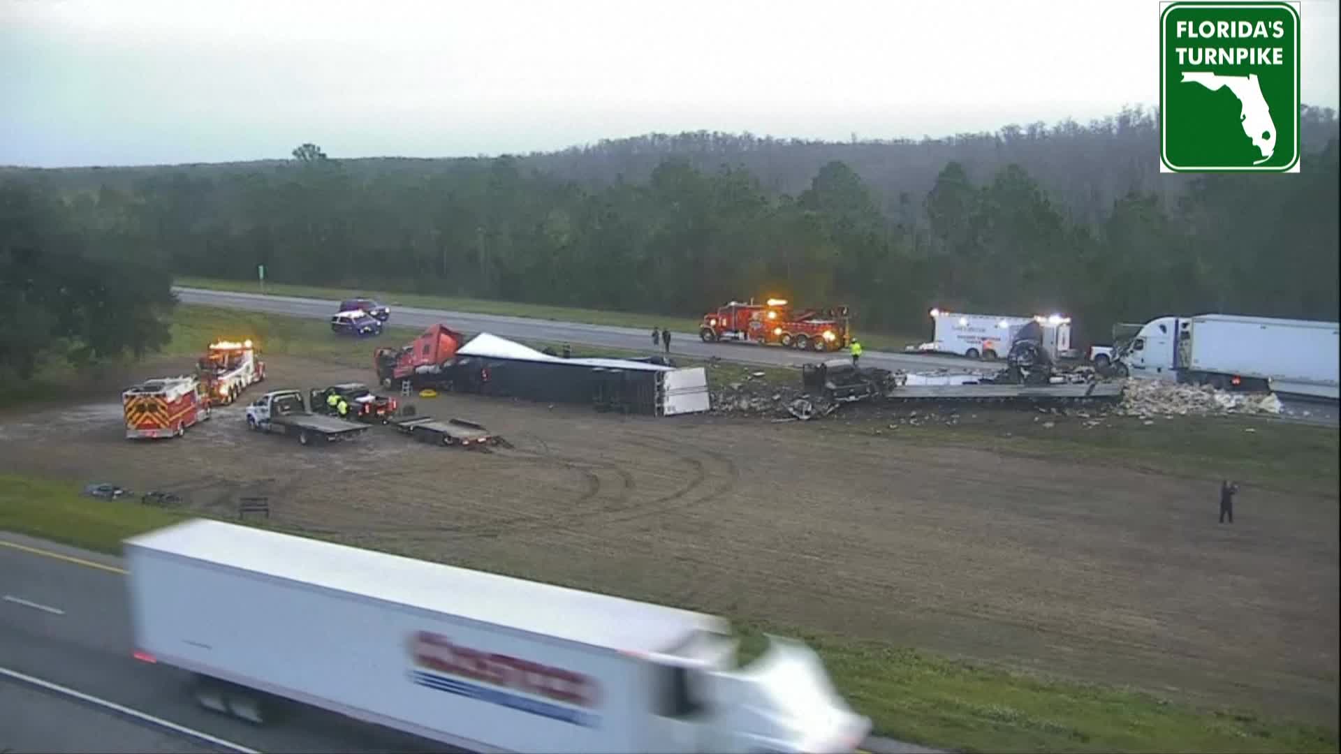 5 Hospitalized In Crash Involving 3 Semi Trucks Wfla