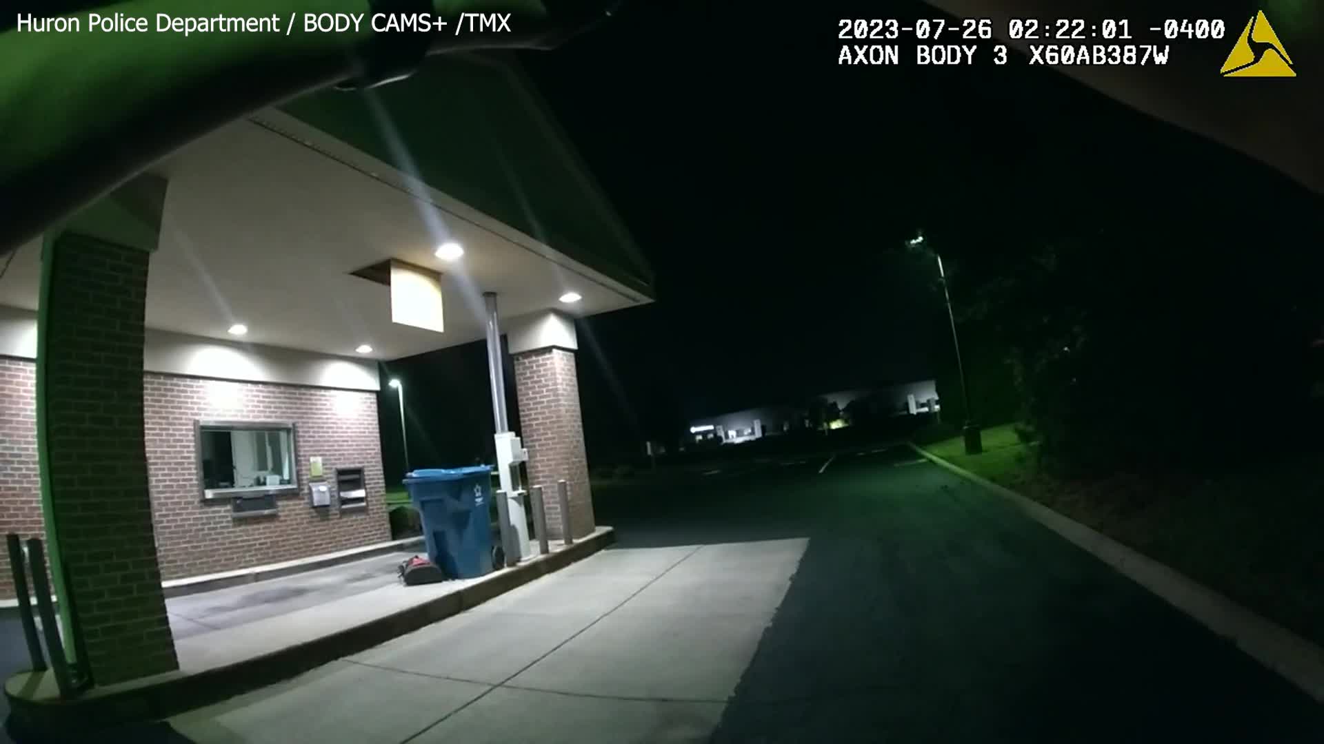 Ohio bank robber tries to escape police through drive-thru ceiling ...