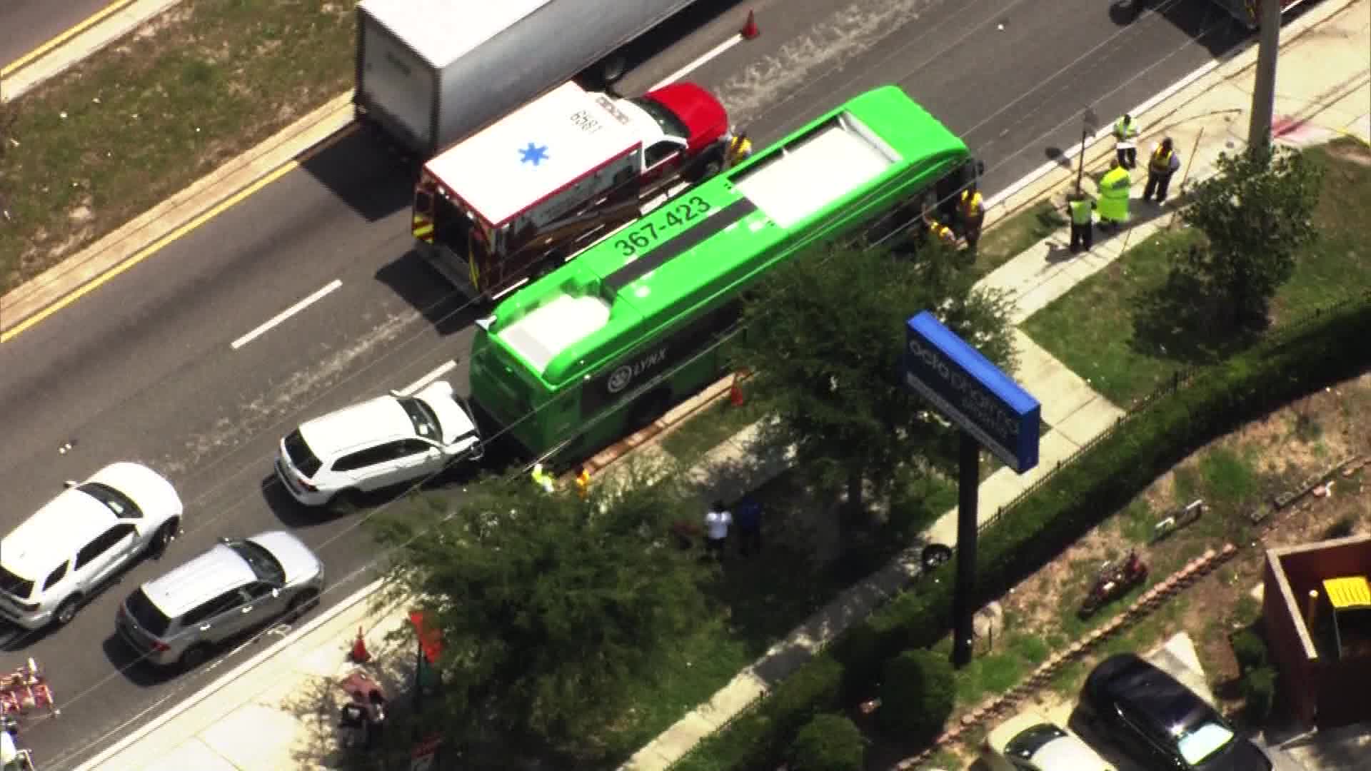10 hurt in Florida bus crash – WFLA