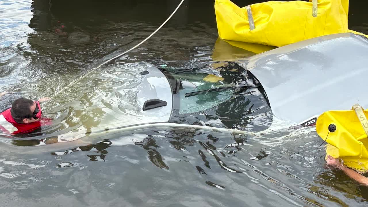 Venice boat ramp closes after driver reverses pickup truck into water ...