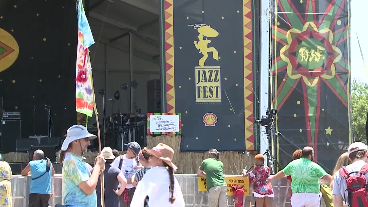 Meet the artist behind those famous Jazz Fest signs – WGNO