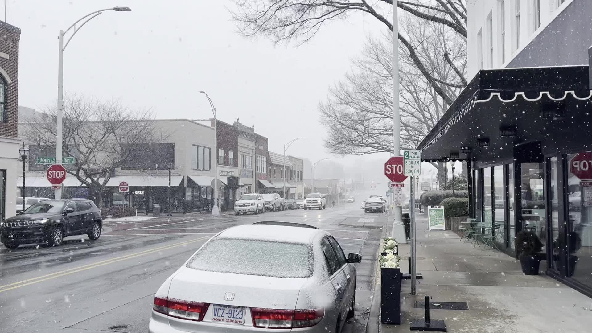 Snowfall intensifies in downtown Burlington, North Carolina – FOX8 WGHP