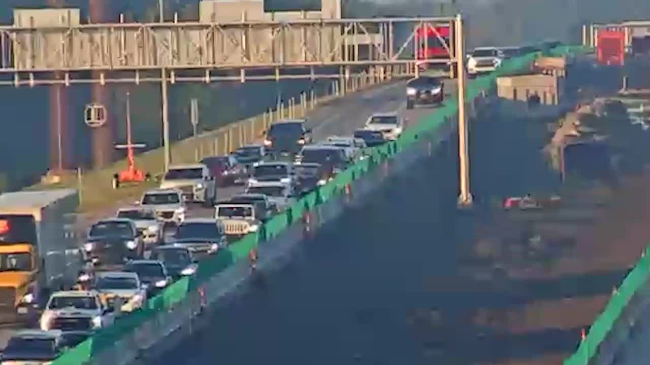 13Raw: DOT camera captured 10-car I-80 crash – who13.com