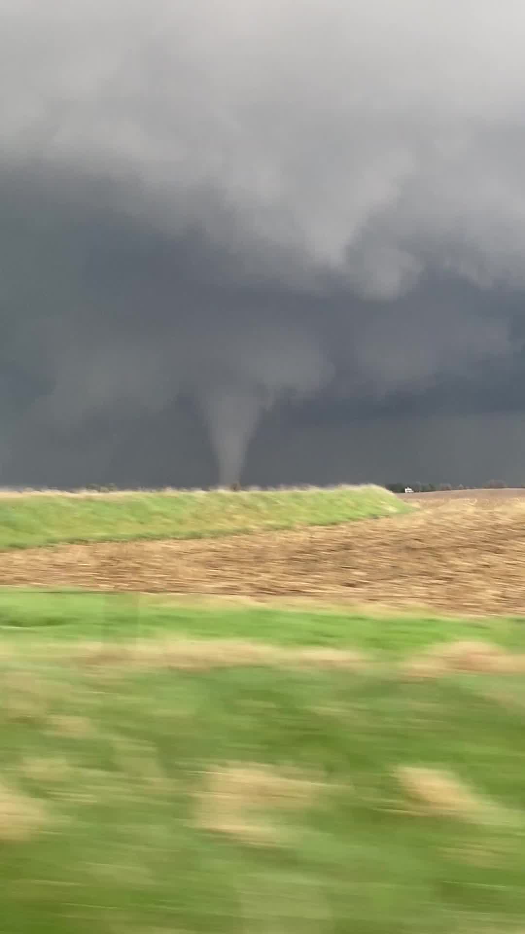 13Raw: Tornado near Shelby – who13.com