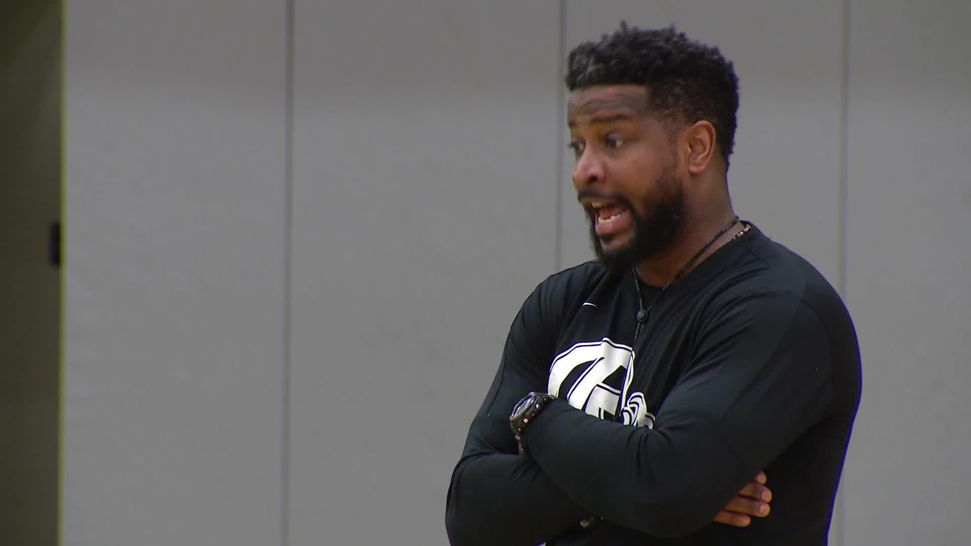 Roosevelt University basketball rolling with coach Dee Brown – WGN-TV