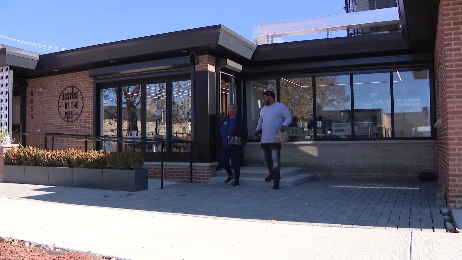 South Side bakery setting up for Thanksgiving with unique pies – WGN-TV