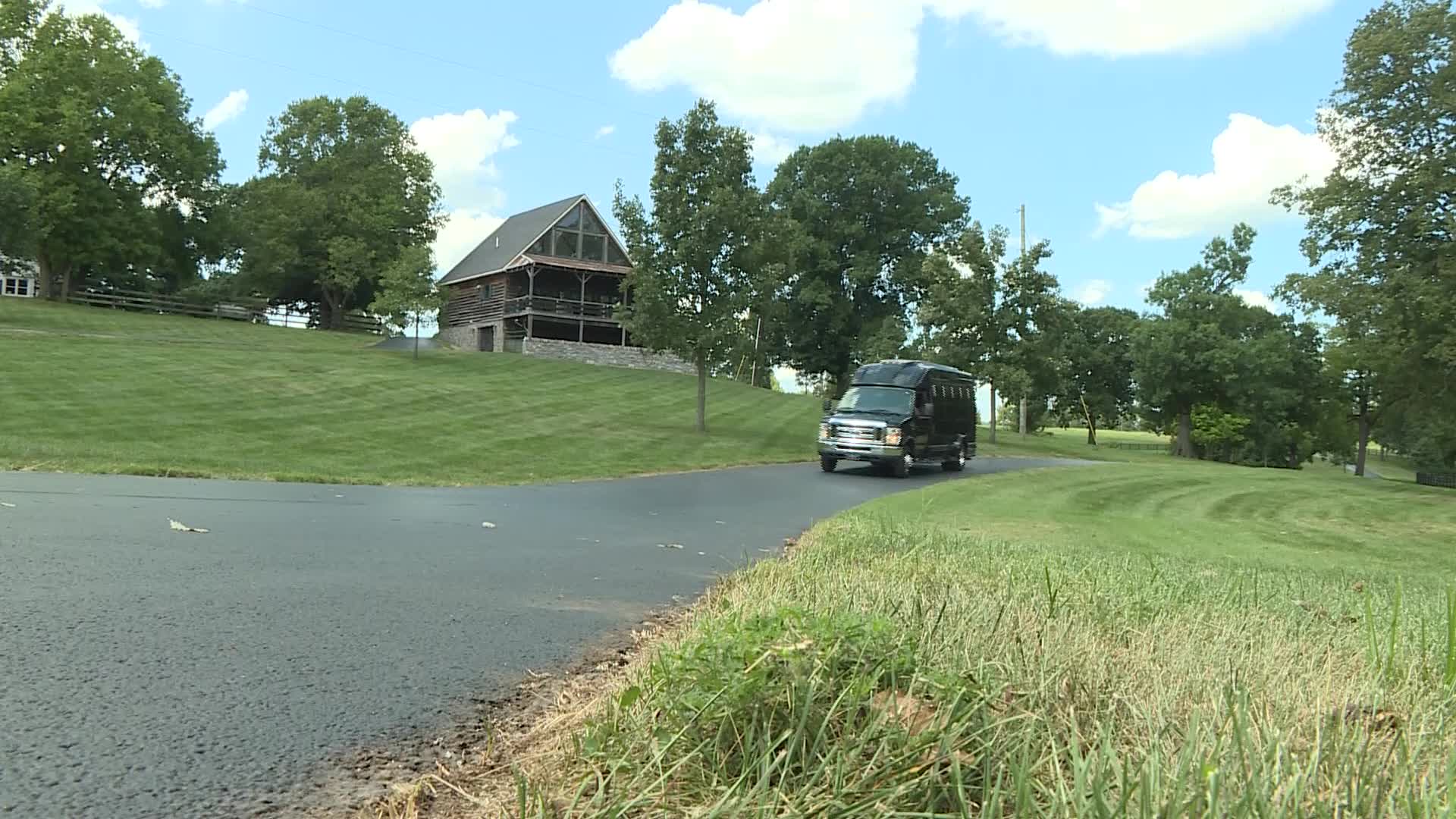 Horse Farm Tour Guide Gets Rave Reviews – FOX 56 News