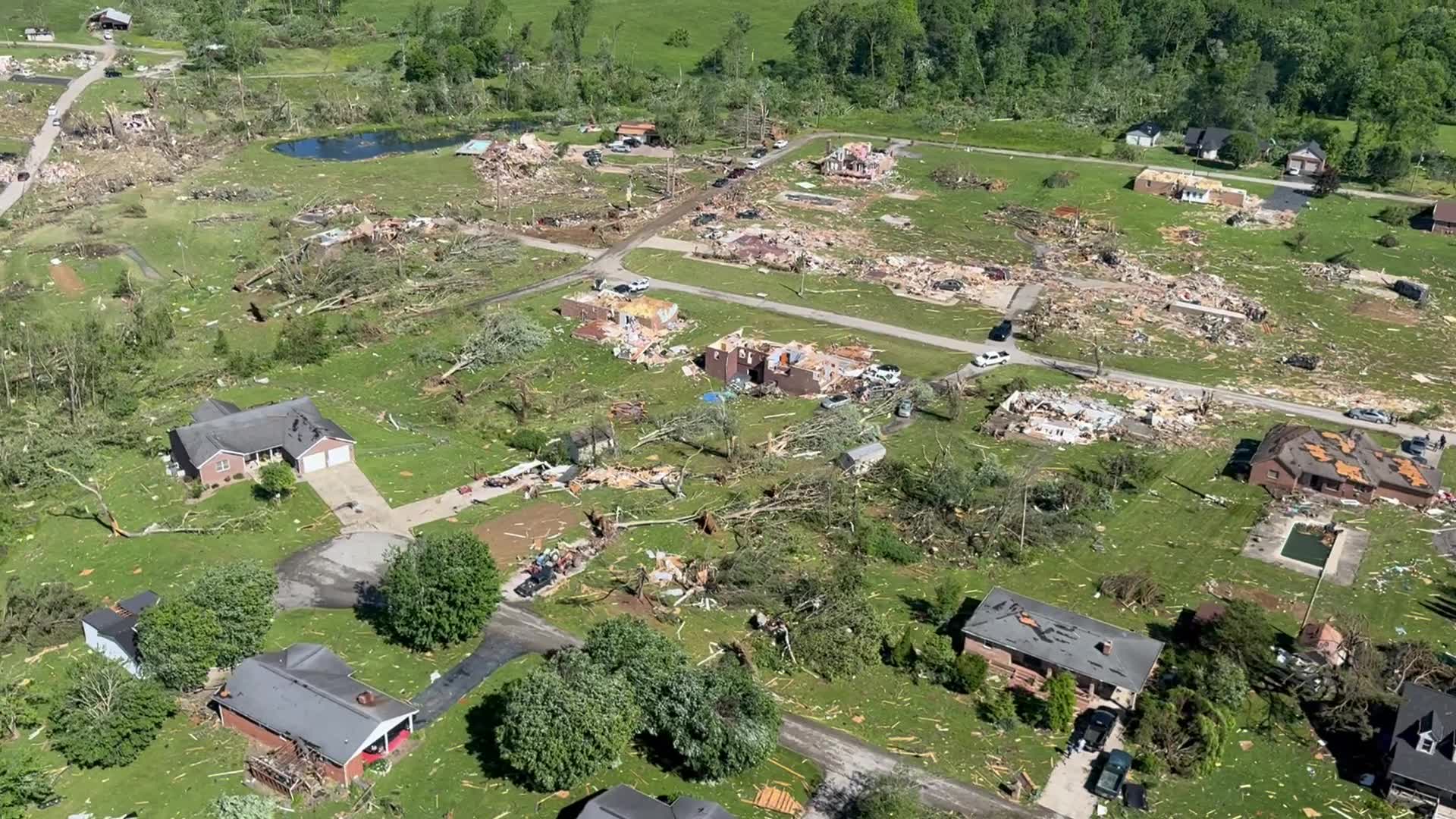 Aerial footage of tornado/storm damage in London KY – WKRN News 2